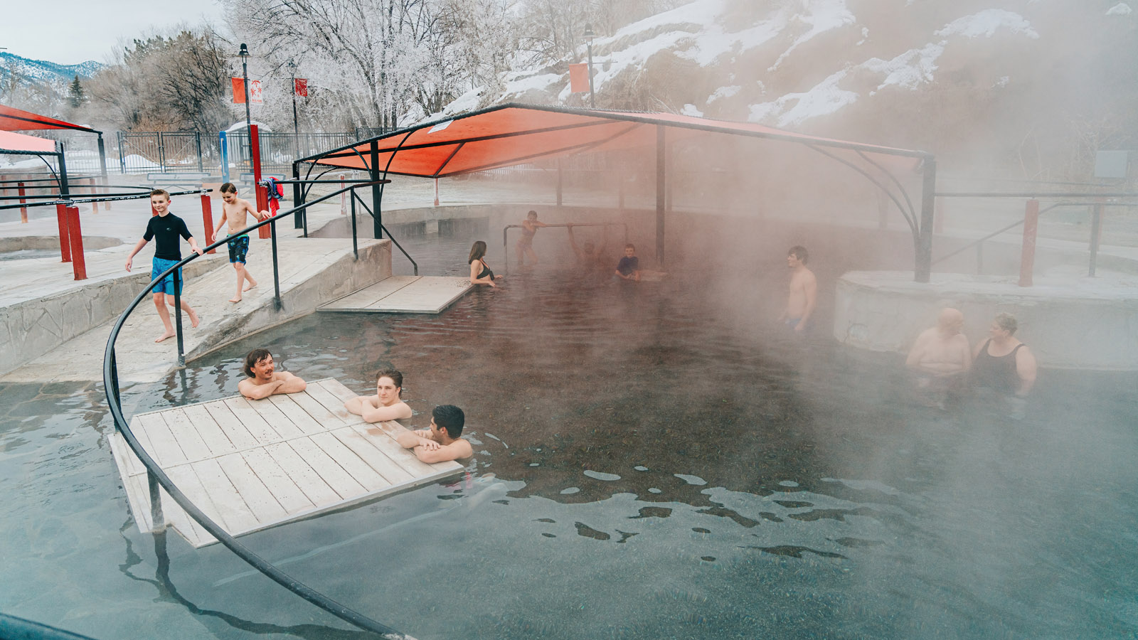 lava-hot-springs-hot-pools-family-slideshow - Lava Hot Springs